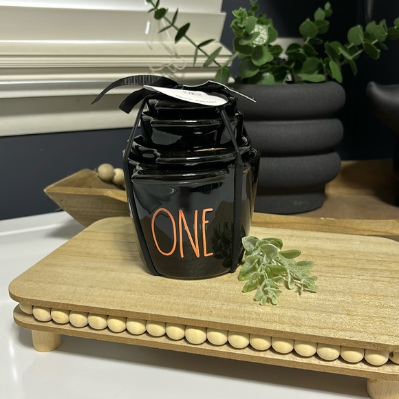 Rae Dunn | Holiday | Rae Dunn Shiny Black Halloween Bat Measuring Cups ...